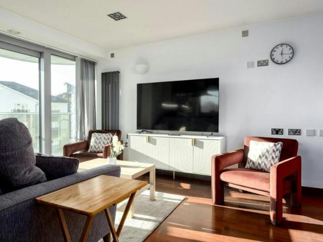 2 Bedroom Apartment London London 103357007