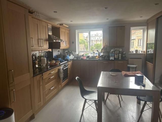 2 Bedroom Apartment London London 103924985