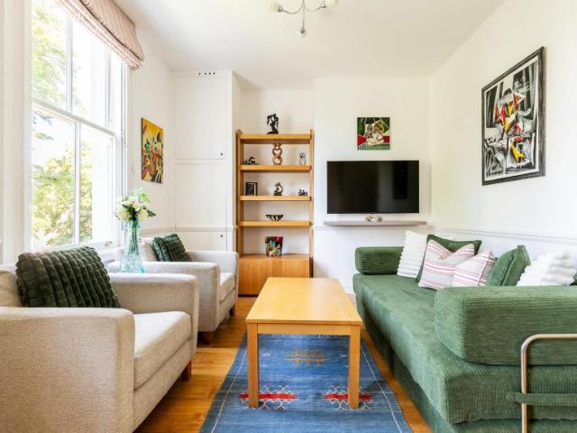 2 Bedroom Apartment London London 103959506