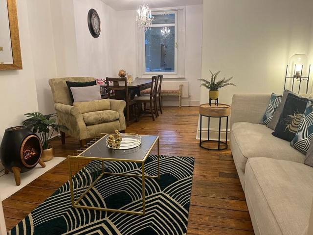 2 Bedroom Apartment London London 65797465