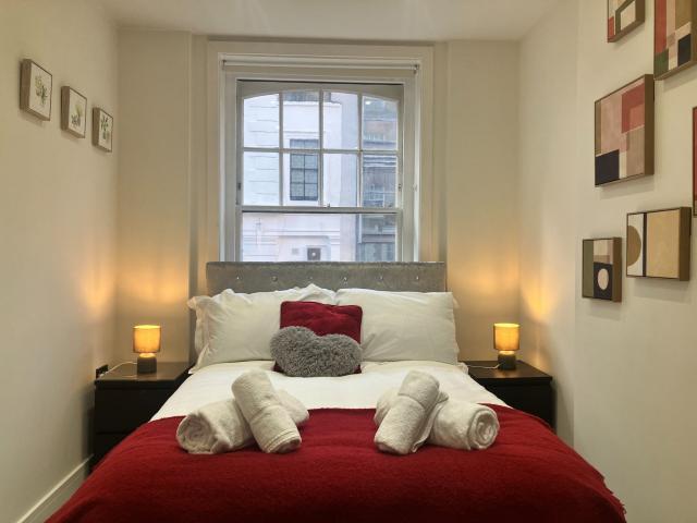 2 Bedroom Apartment London London 71514775