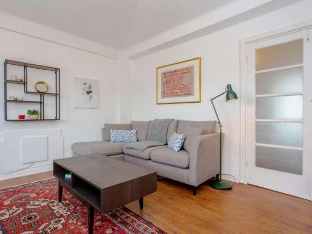 2 Bedroom Apartment London London 71073174