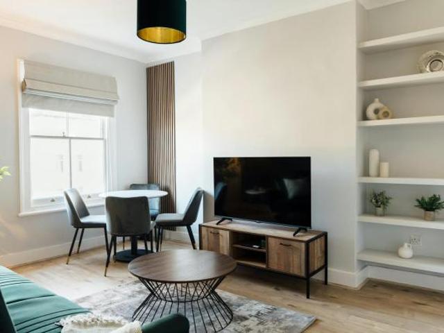 2 Bedroom Apartment London London 72683186