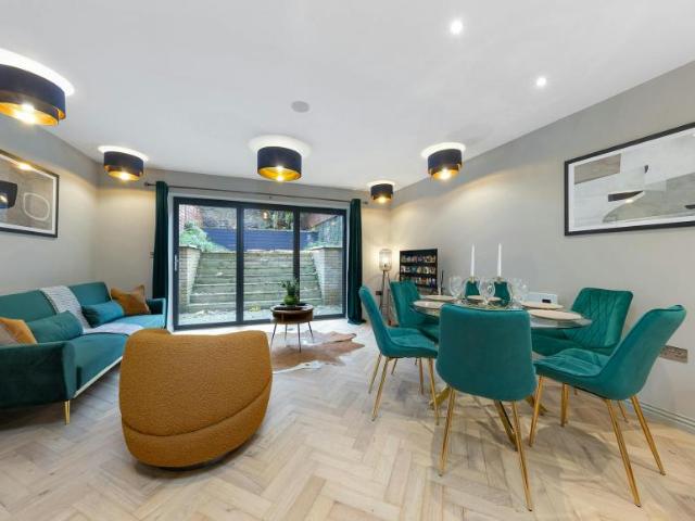 2 Bedroom Apartment London London 73598571