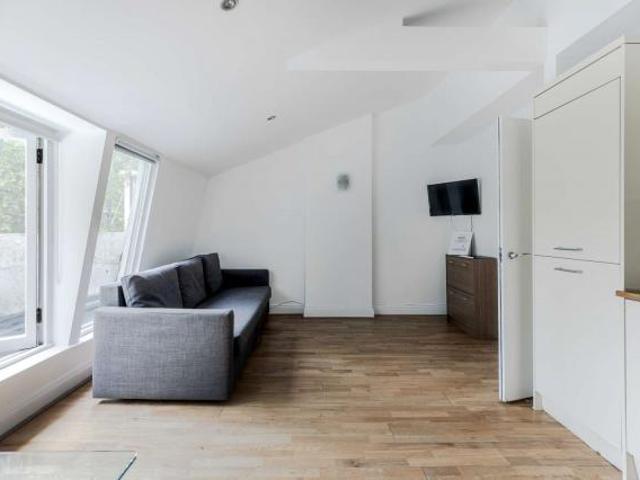 2 Bedroom Apartment London London 74561728