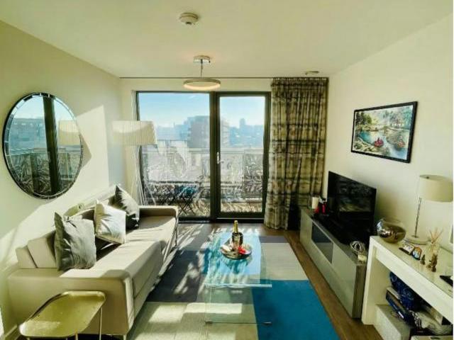 2 Bedroom Apartment London London 74259977