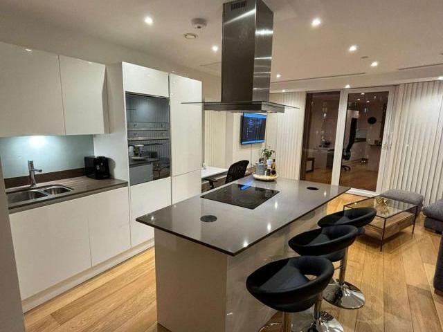 2 Bedroom Apartment London London 75005966