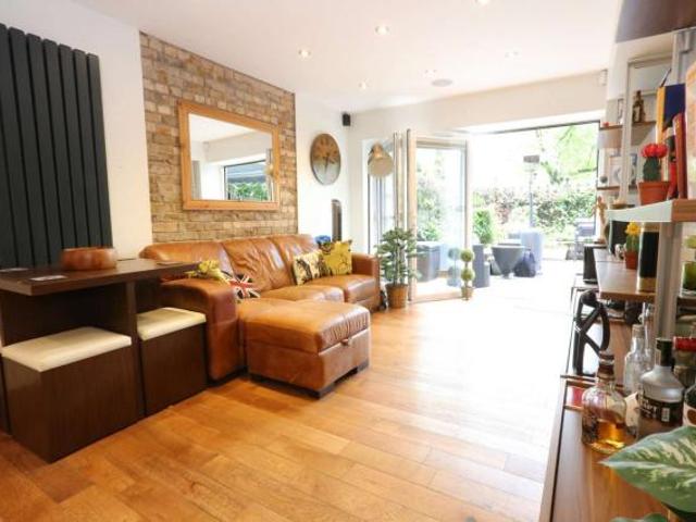 2 Bedroom Apartment London London 77737664
