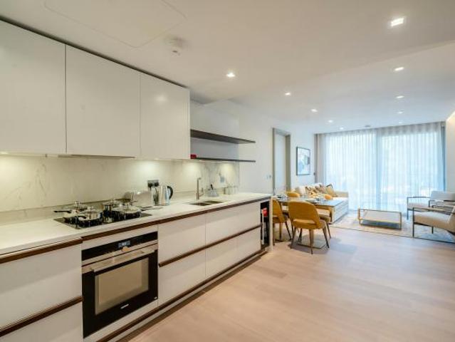 2 Bedroom Apartment London London 81225904