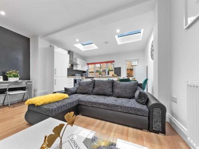 2 Bedroom Apartment London London 85861676