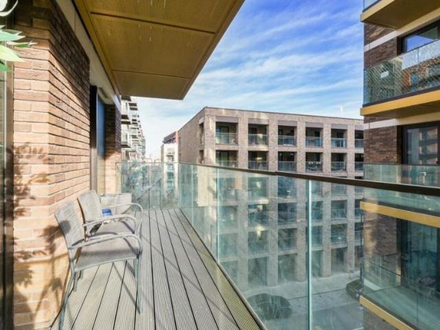 2 Bedroom Apartment London London 87596071