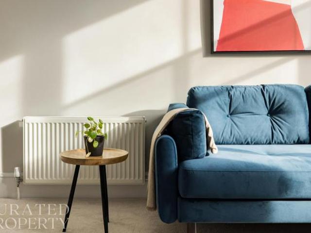 2 Bedroom Apartment London London 87394401