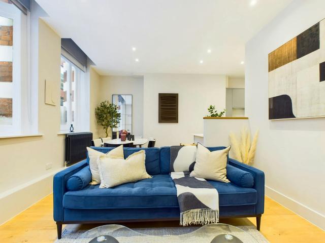 2 Bedroom Apartment London London 88419305