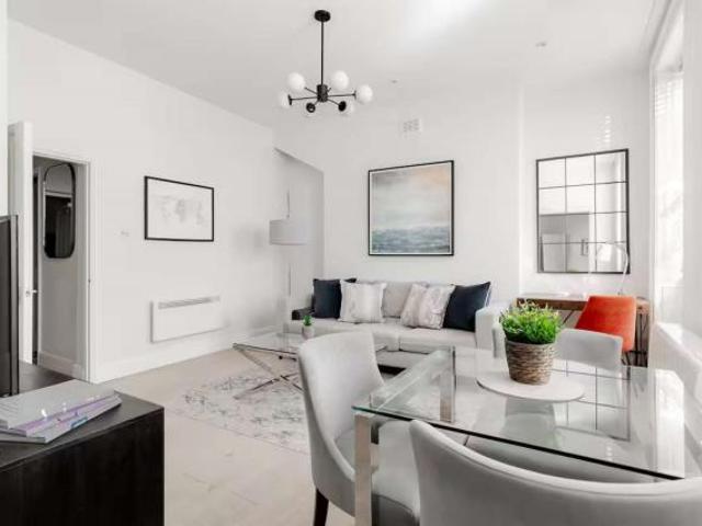 2 Bedroom Apartment London London 88631189