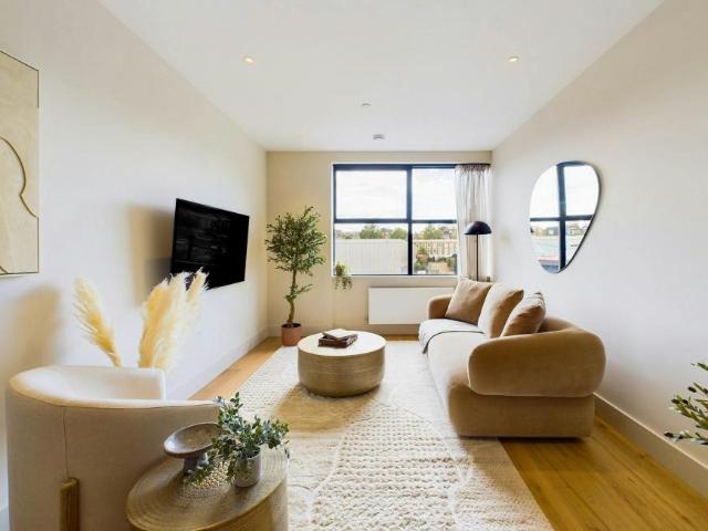 2 Bedroom Apartment London London 89296338