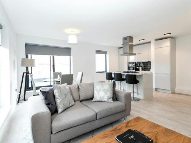 2 Bedroom Apartment London London 89366996