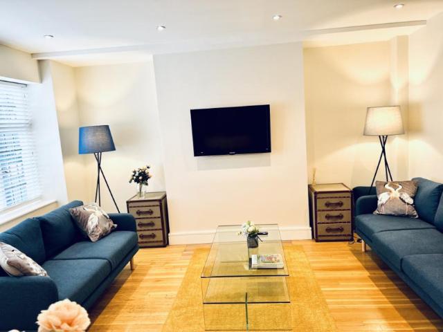 2 Bedroom Apartment London London 91716187