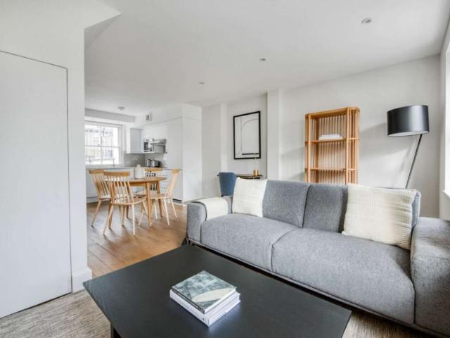 2 Bedroom Apartment London London 92628709
