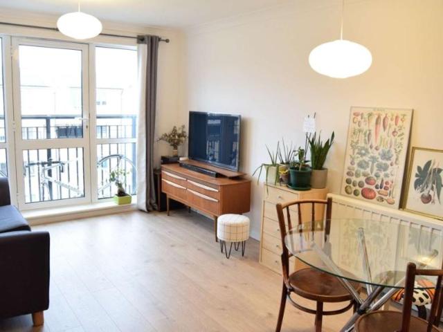 2 Bedroom Apartment London London 92876627
