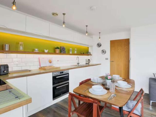 2 Bedroom Apartment London London 92198513
