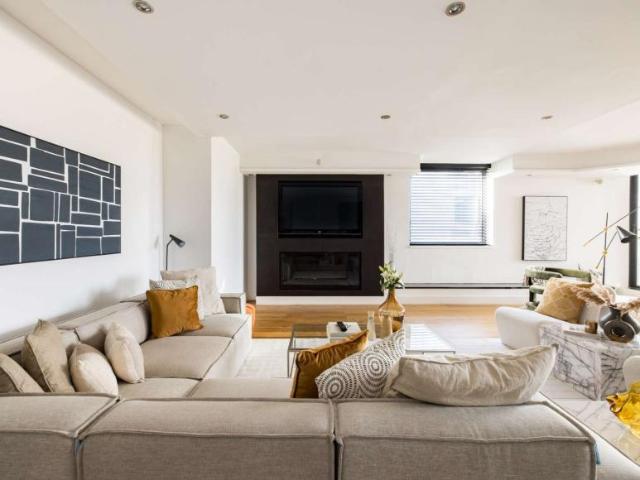 2 Bedroom Apartment London London 93490328