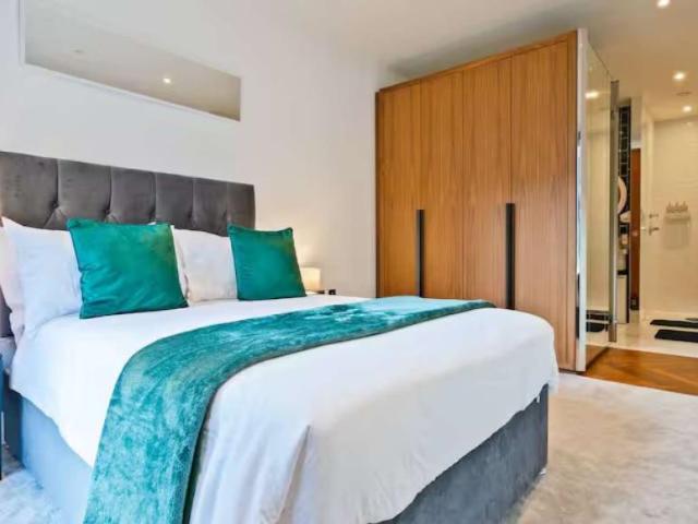 2 Bedroom Apartment London London 93695348