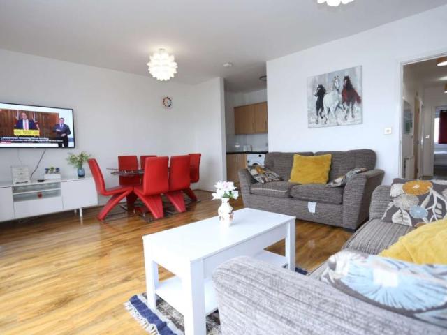 2 Bedroom Apartment London London 93973886