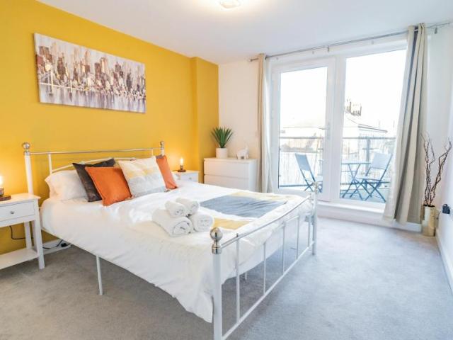 2 Bedroom Apartment London London 93030648