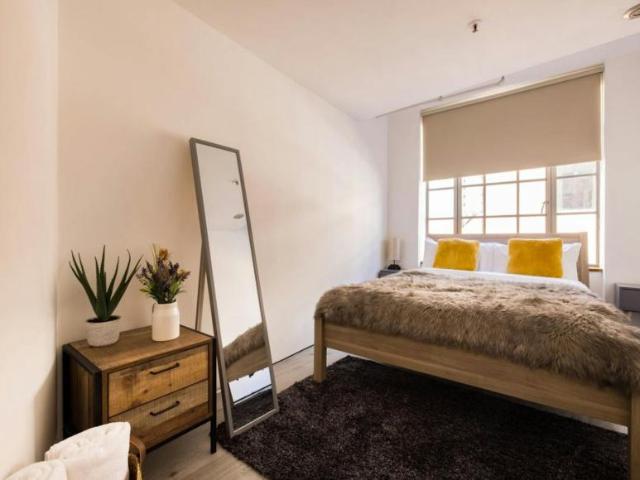 2 Bedroom Apartment London London 94469035