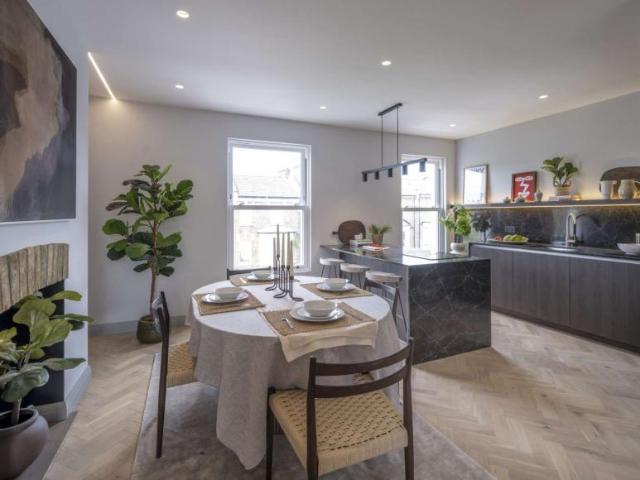 2 Bedroom Apartment London London 94753560