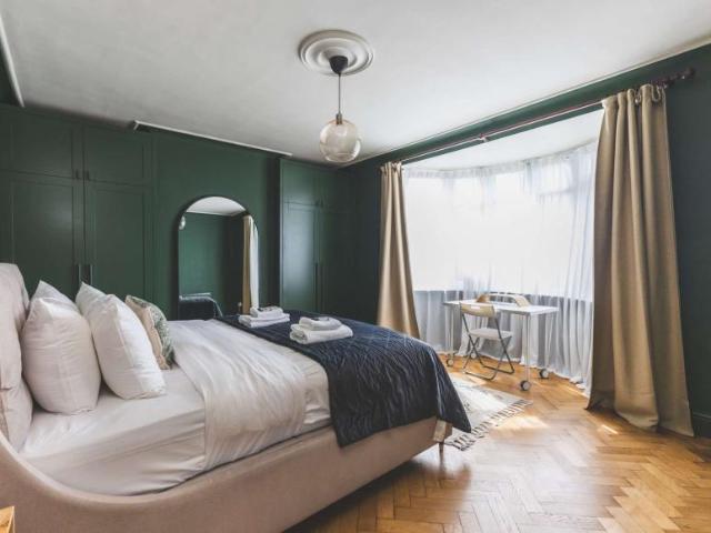 2 Bedroom Apartment London London 95485919