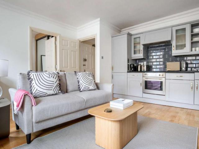 2 Bedroom Apartment London London 95625639