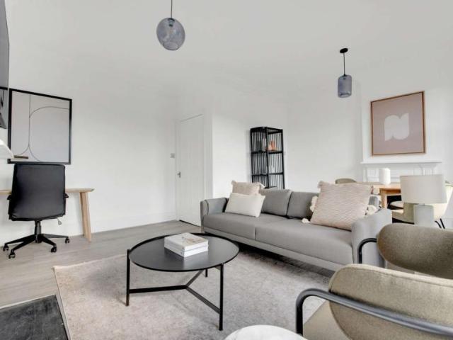2 Bedroom Apartment London London 95625651