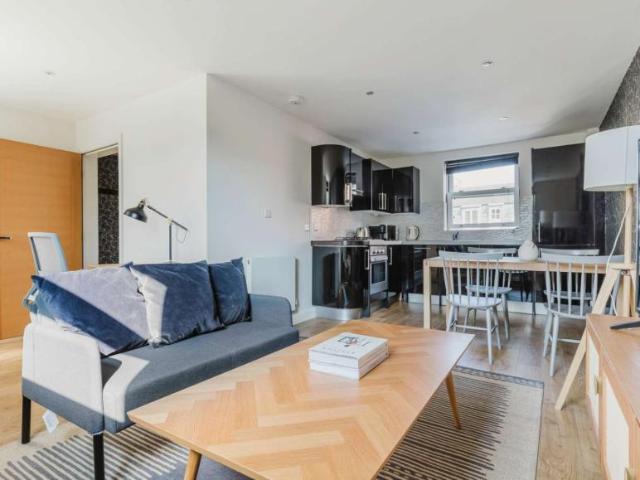 2 Bedroom Apartment London London 95626592