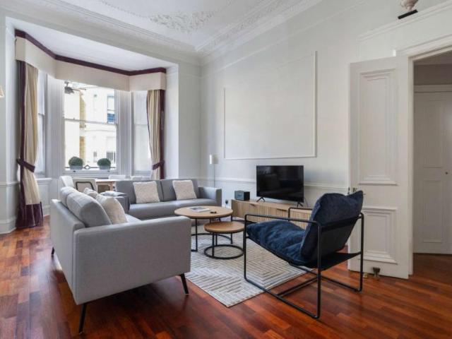 2 Bedroom Apartment London London 95626773