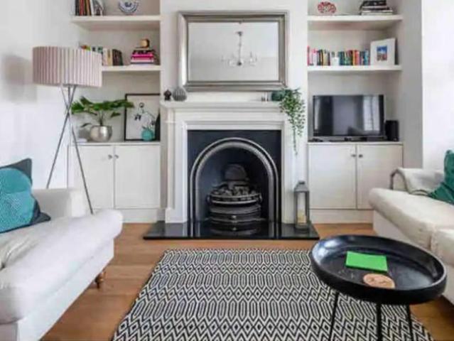 2 Bedroom Apartment London London 95714250