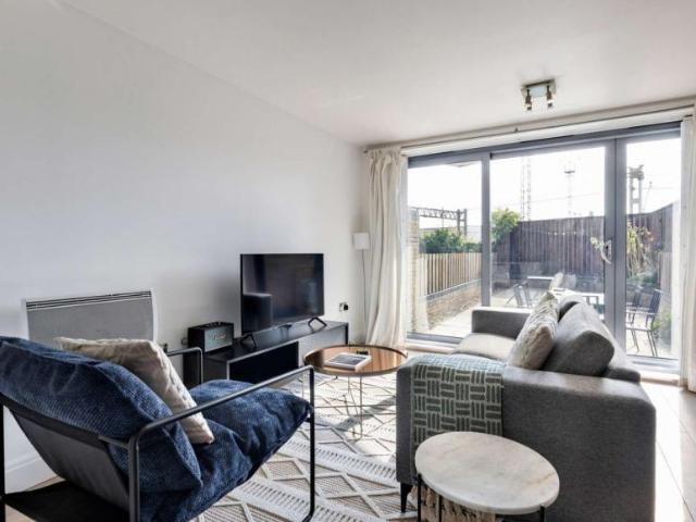 2 Bedroom Apartment London London 95986182