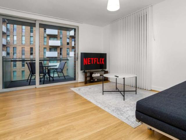 2 Bedroom Apartment London London 96467512