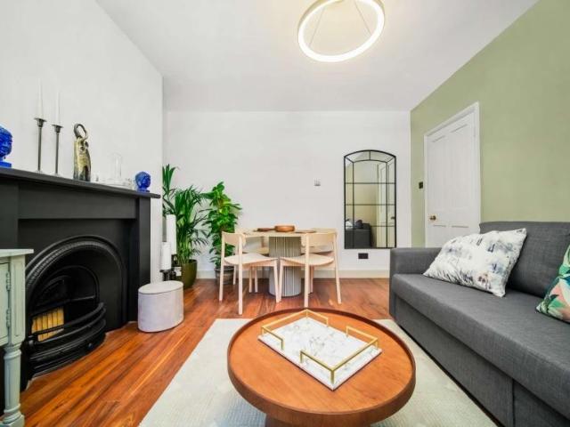 2 Bedroom Apartment London London 96562780
