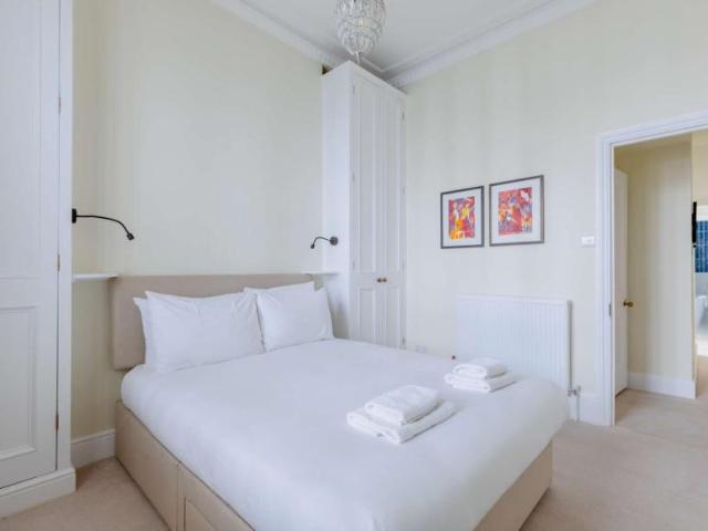 2 Bedroom Apartment London London 96690794