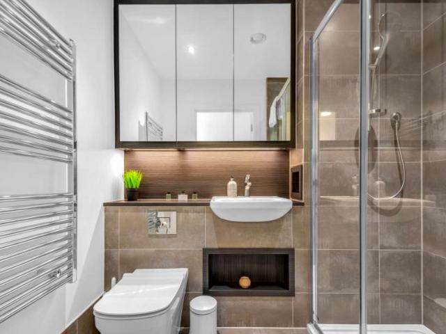 2 Bedroom Apartment London London 96985837