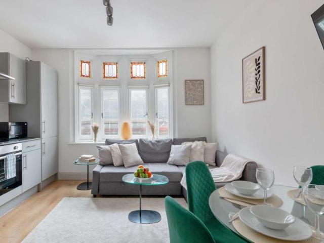 2 Bedroom Apartment London London 96149467