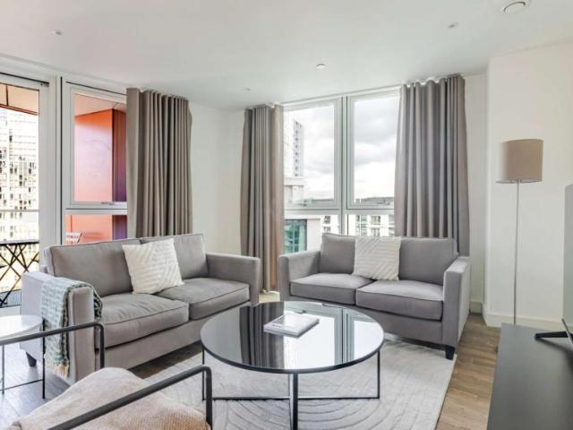 2 Bedroom Apartment London London 97428606