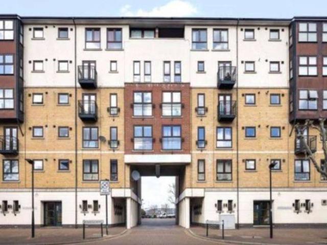 2 Bedroom Apartment London London 97776983