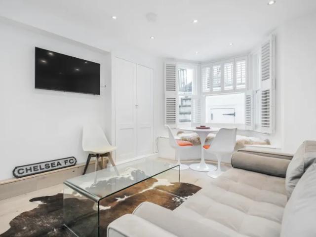 2 Bedroom Apartment London London 97217848