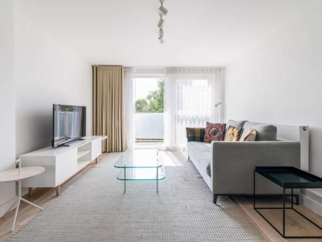2 Bedroom Apartment London London 97337781
