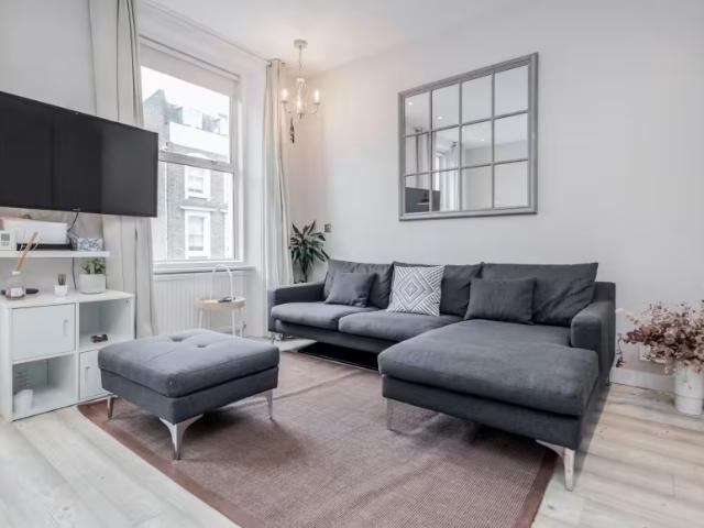 2 Bedroom Apartment London London 98820209