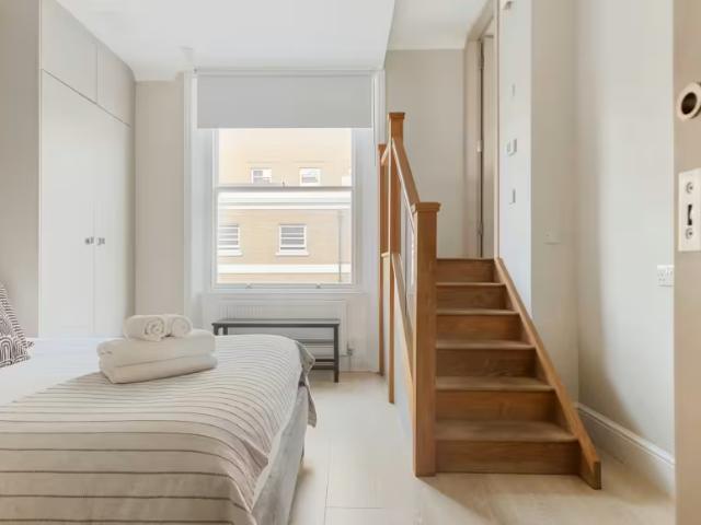 2 Bedroom Apartment London London 98228405