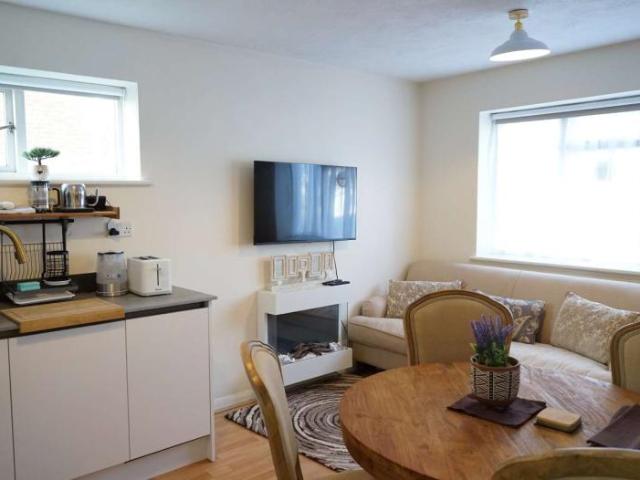 2 Bedroom Apartment London London 98295558