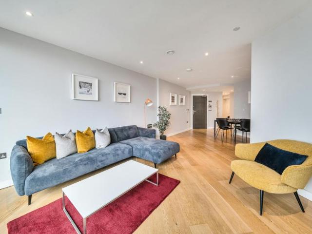 2 Bedroom Apartment London London 99684426